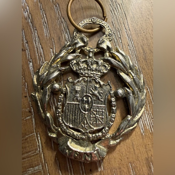 Jewelry | Gold Ornate Crest Pendant Vintage Kent Xiv Coat Of Arms ...